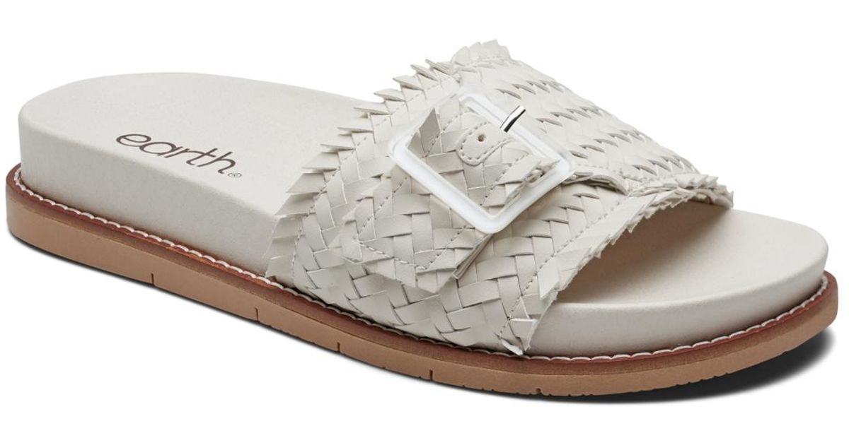 Earth Fontane Woven Flat Sandals in White | Lyst