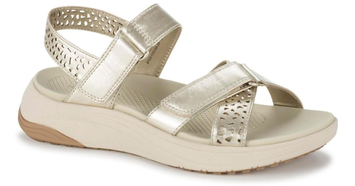 BareTraps Jubilee Wedge Sandals in Natural | Lyst