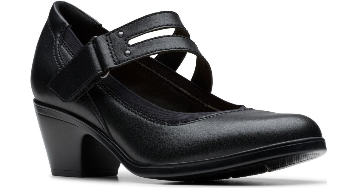 Clarks Emily2 Janna Round Toe Pumps in Black | Lyst