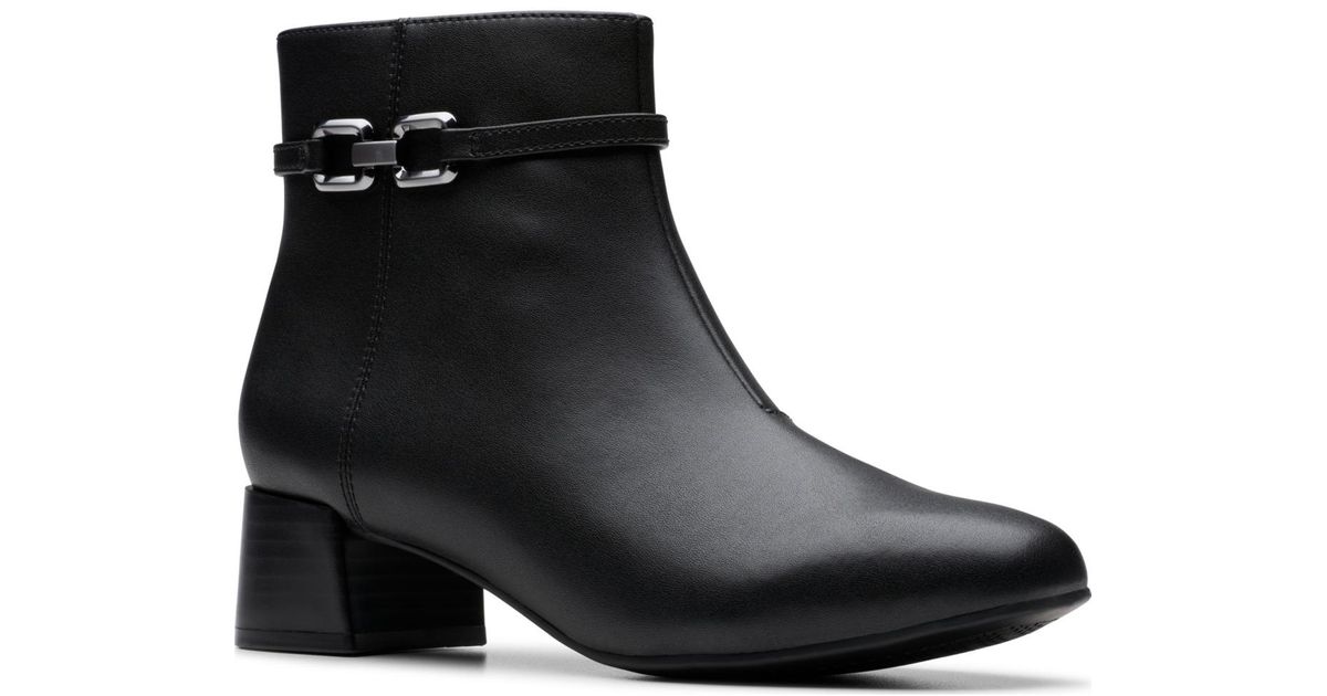 Clarks Iridessa Air Bootie in Black | Lyst