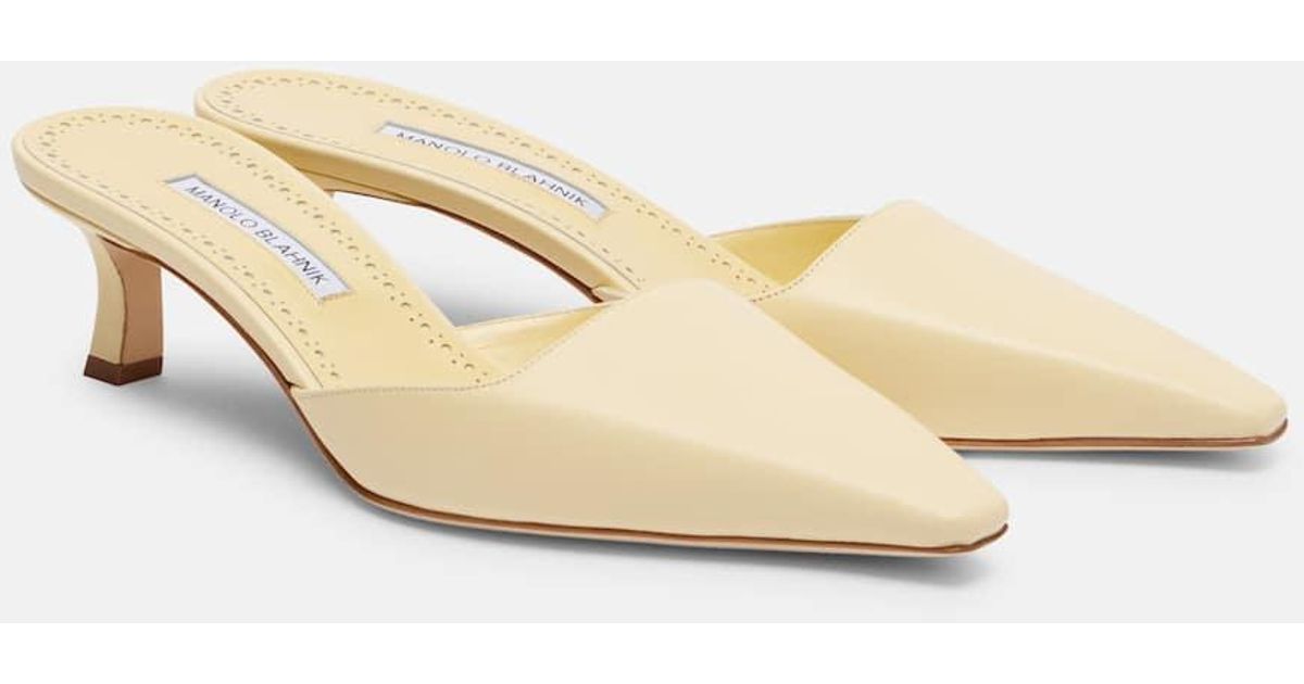 Manolo Blahnik Moiramu Leather Mules in Natural | Lyst