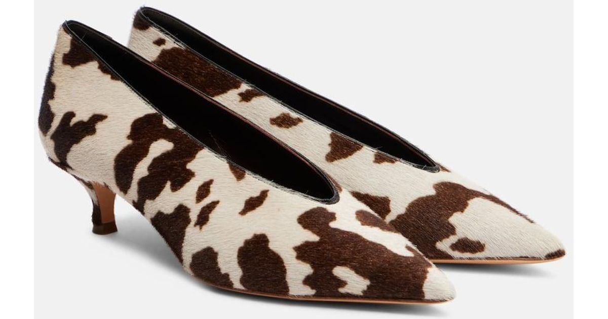 Le Monde Beryl Babouche Cow-Print Calf Hair Pumps in Brown | Lyst