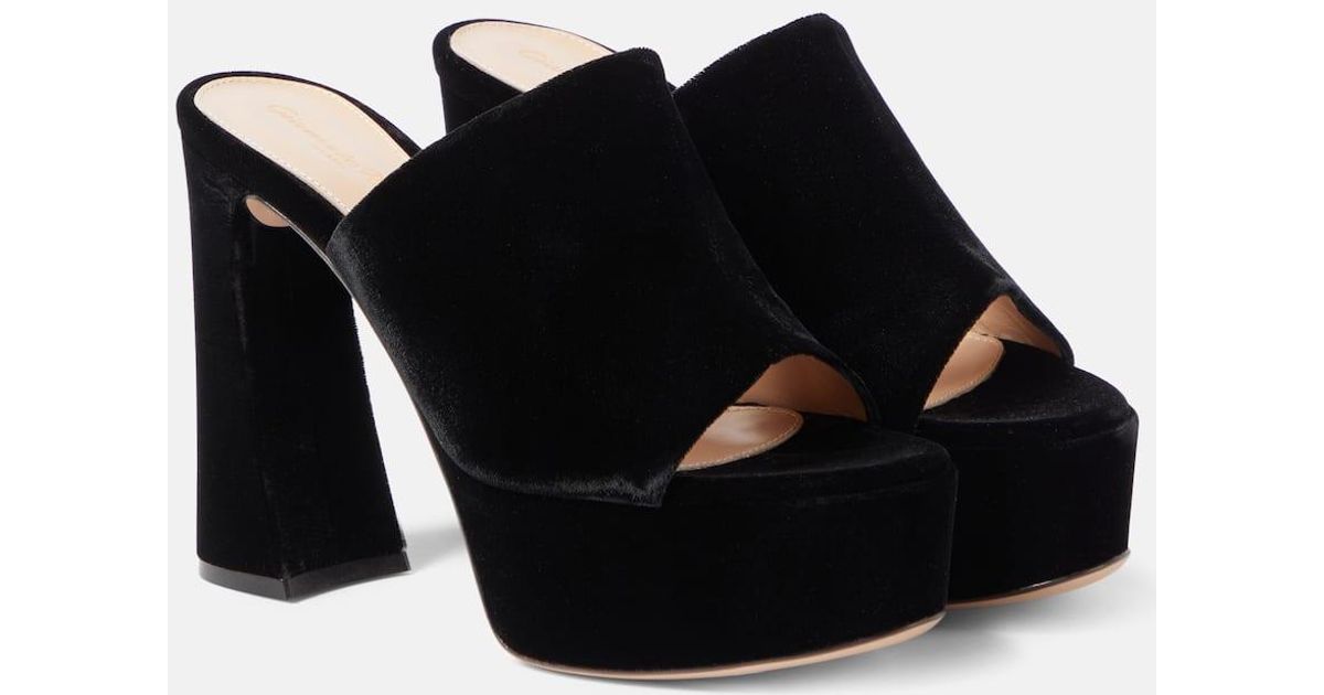 Gianvito Rossi Holly Velvet Platform Mules in Black | Lyst
