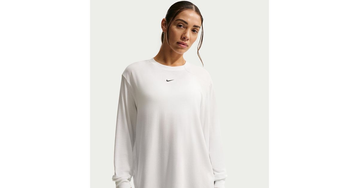 Nike One Relaxed Dri-Fit Long-Sleeve Top in Black | Lyst