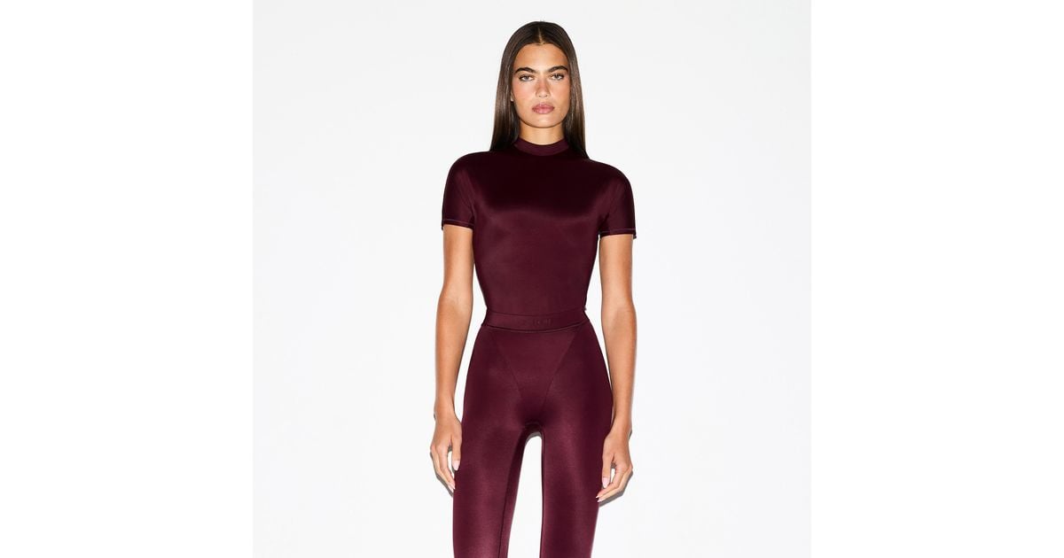 Nike Skims Shine Mock-Neck Short-Sleeve Top in Purple | Lyst