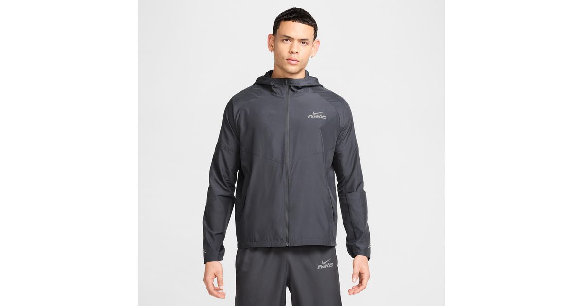 Nike Miler Flash Water-Repellent Running Jacket in Gray for Men | Lyst