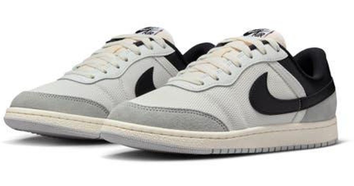 Nike Air Skyline Sneaker in White | Lyst