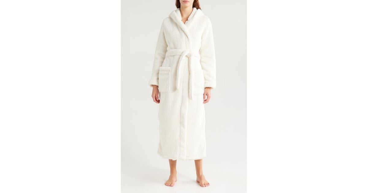UGG Aarti Long Fleece Robe in White | Lyst
