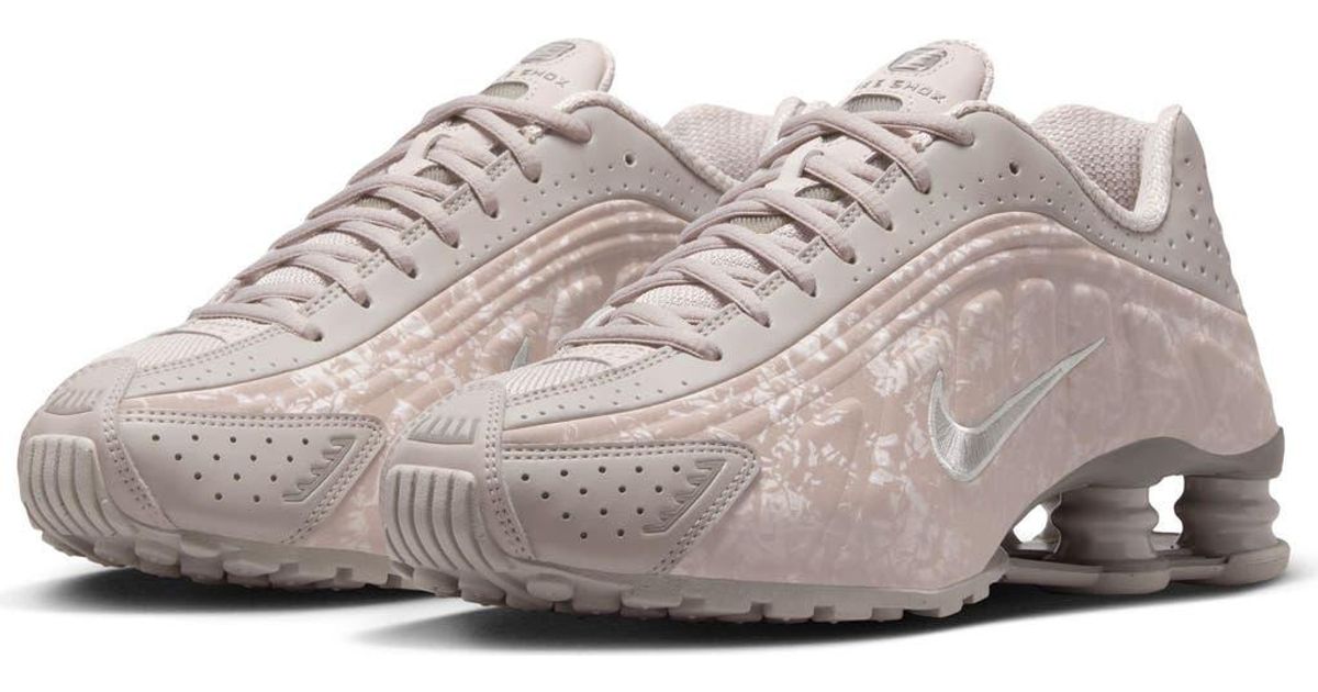 Nike Shox R4 Sneaker in Pink | Lyst