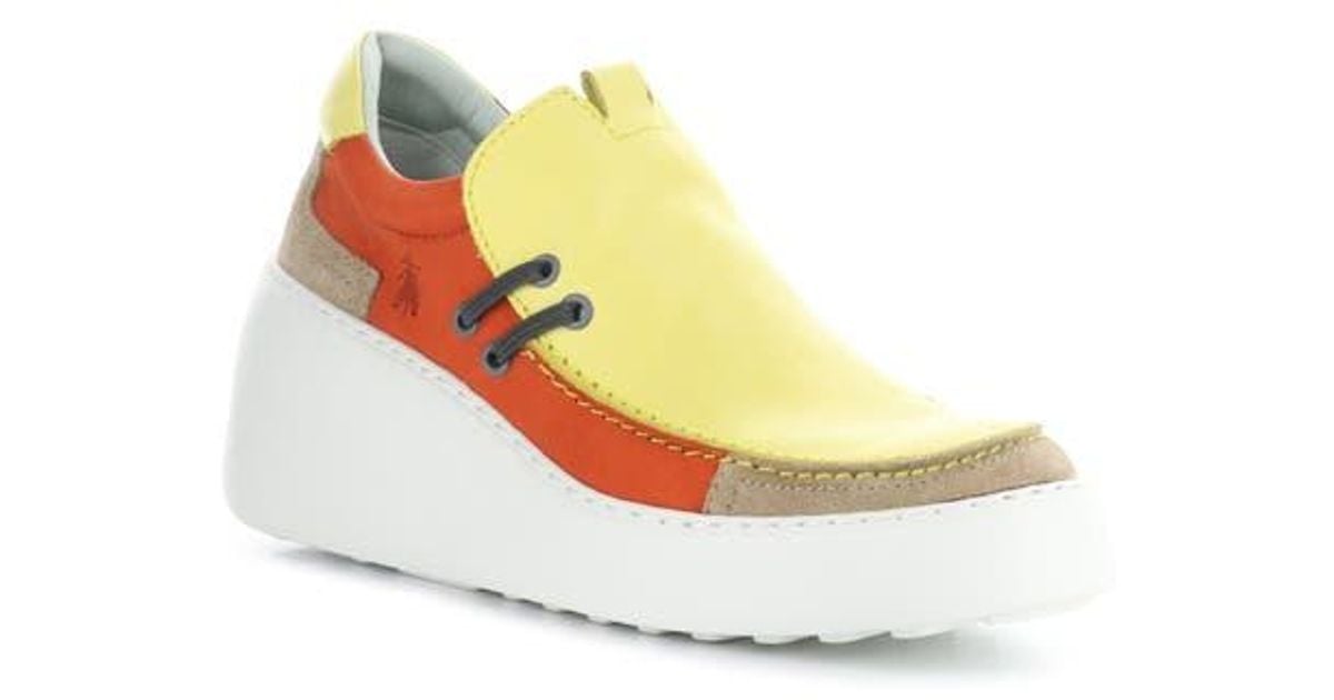 Fly London Davy Platform Wedge Sneaker in White | Lyst