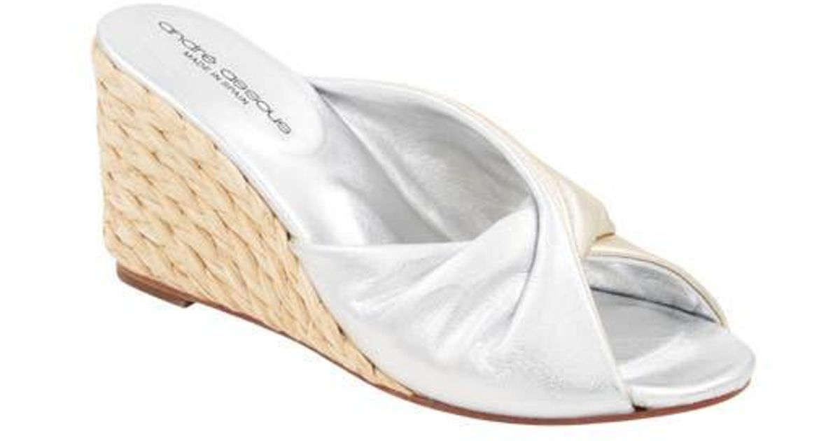 Andre Assous Merida Wedge Sandal in White | Lyst