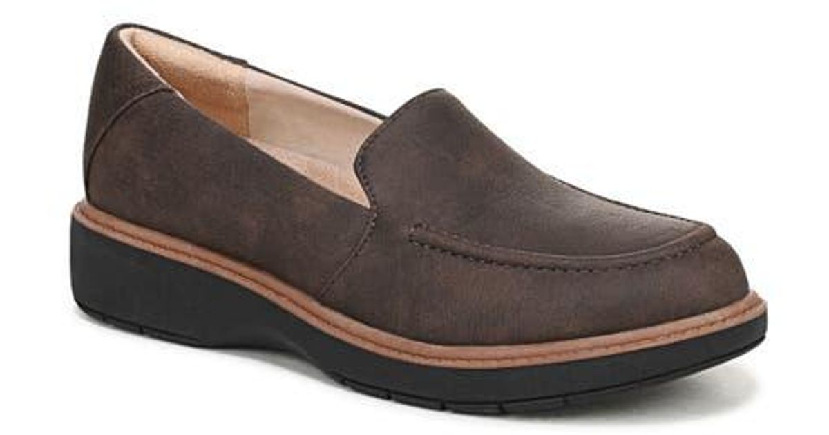 Dr. Scholls Calm Down Loafer in Brown | Lyst