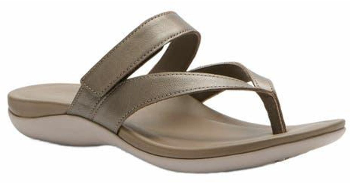 ABEO Oasis Thong Sandal in Brown | Lyst