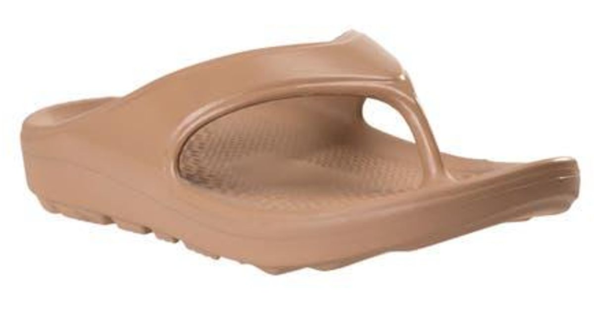 Revitalign Fusion Energy Flip Flop in Brown | Lyst