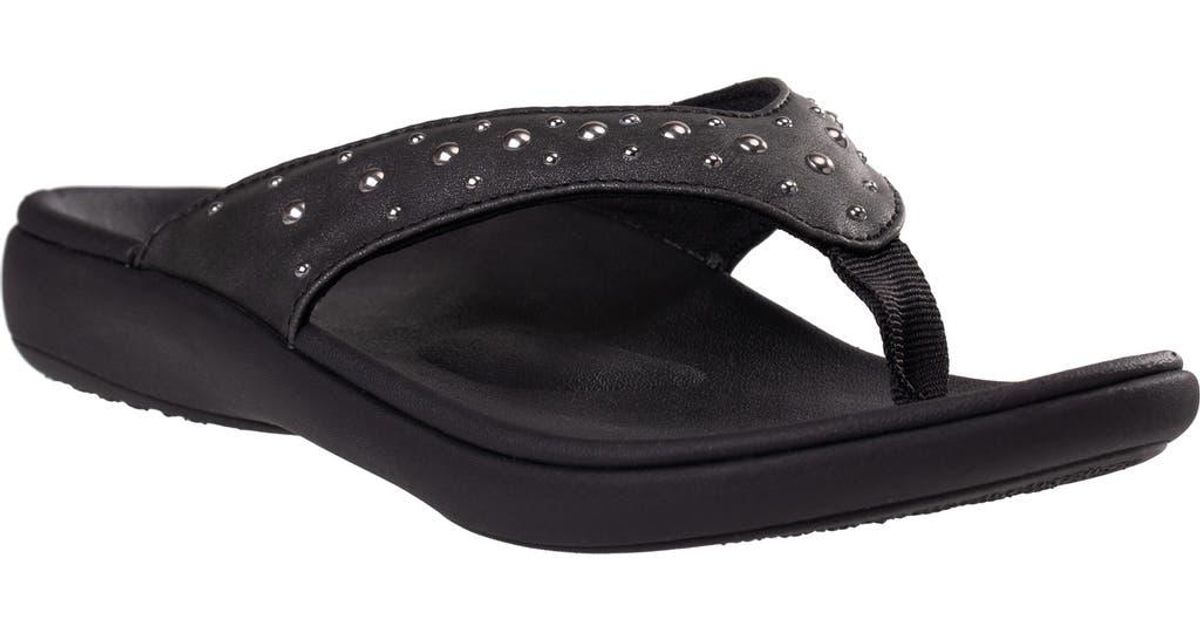 Revitalign Yumi Fresca Flip Flop in Black | Lyst