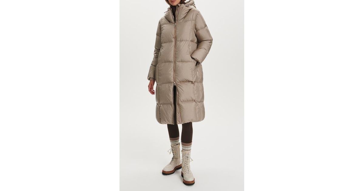 Varley Katya Long 800 Fill Power Down Puffer Jacket in Natural | Lyst