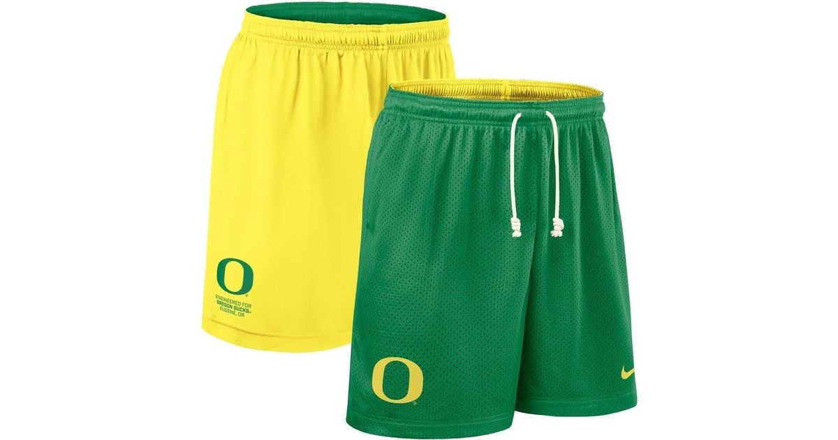 Nike Oregon Ducks 2025 Sideline Reversible Performance Shorts in Green ...