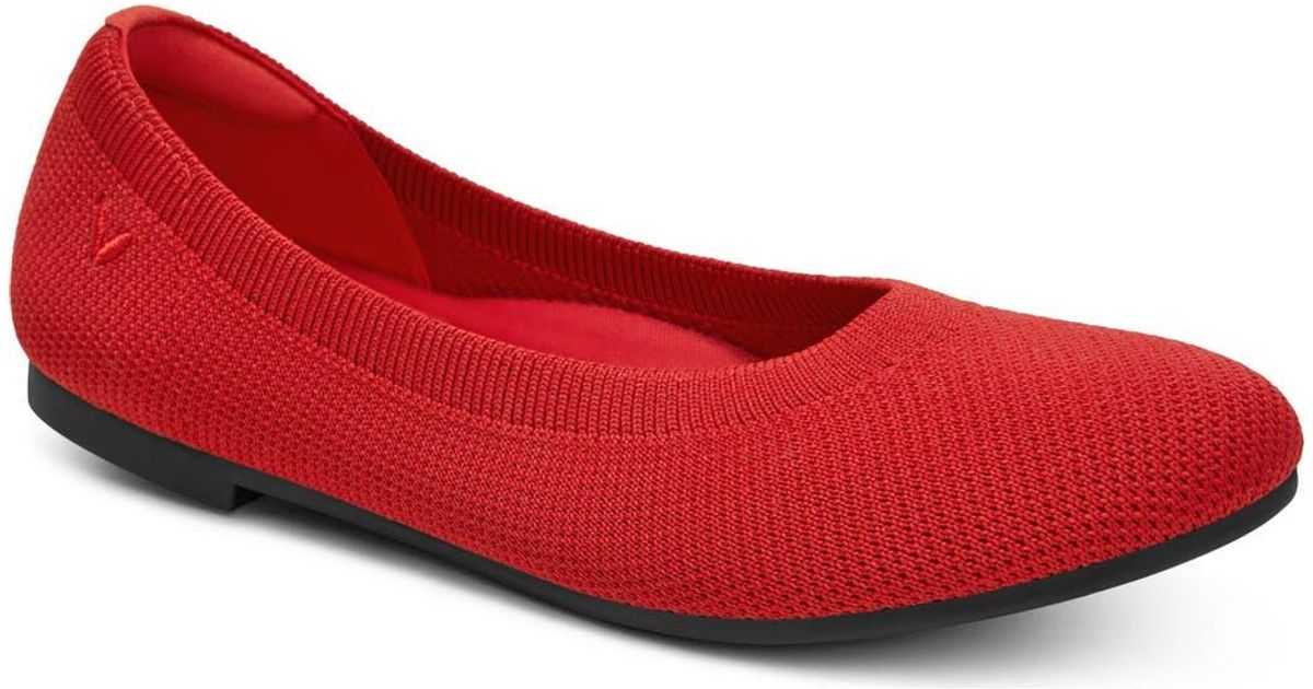 VIVAIA Round Toe Ballet Flat in Red | Lyst