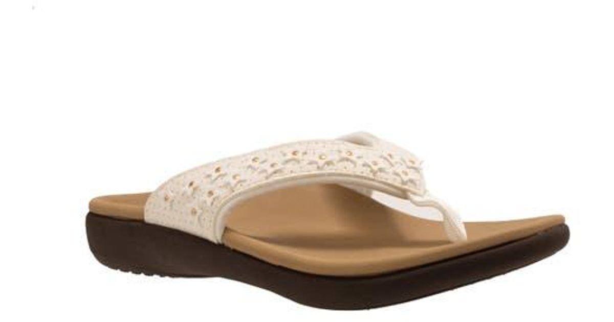 Revitalign Yumi Bvi Flip Flop in White | Lyst