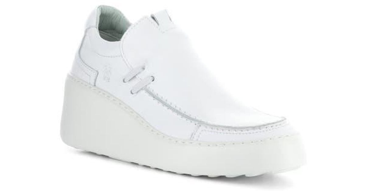 Fly London Davy Platform Wedge Sneaker in White | Lyst