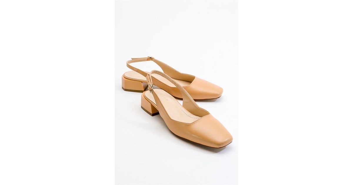 Prologue Shoes State Round Toe Slingback Pump in Natural | Lyst
