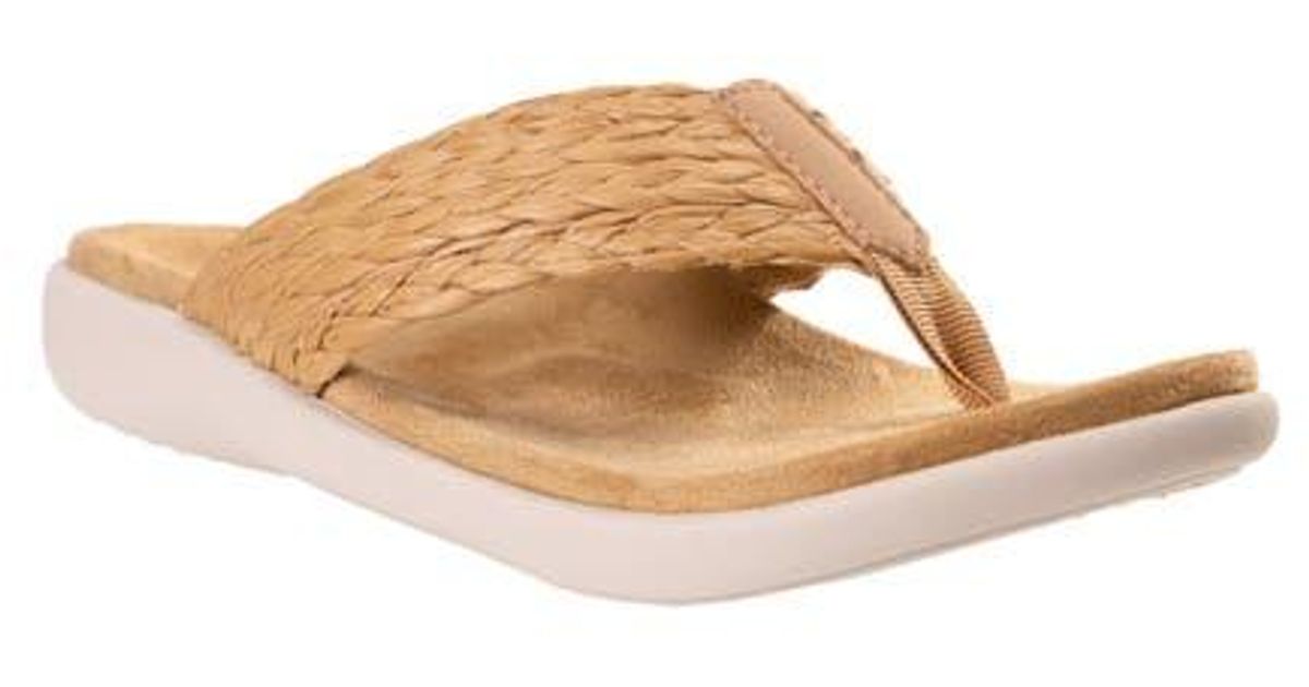 Revitalign Yumi Raffia Flip Flop in Natural | Lyst