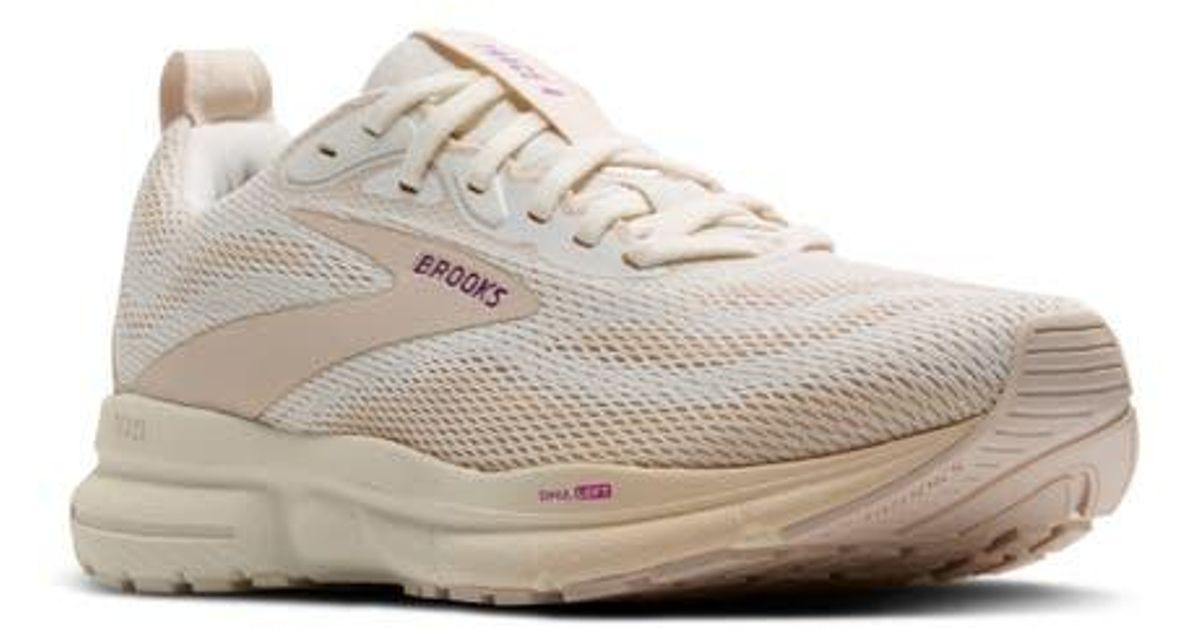 Brooks Trace 4 Running Shoe in White | Lyst