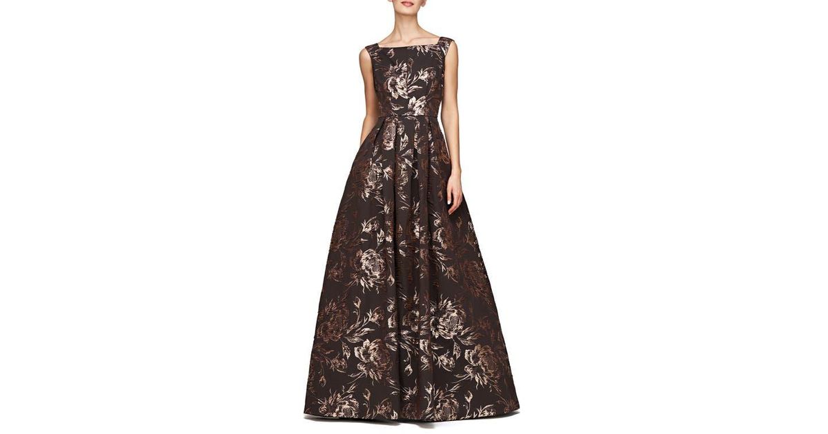 Kay Unger Theodora Metallic Floral Sleeveless Gown in Brown | Lyst