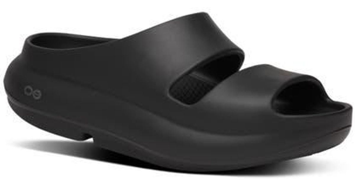 OOFOS Ooyea Slide Sandal in Black | Lyst