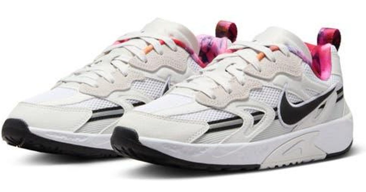 Nike Jam Train Sneaker in White | Lyst