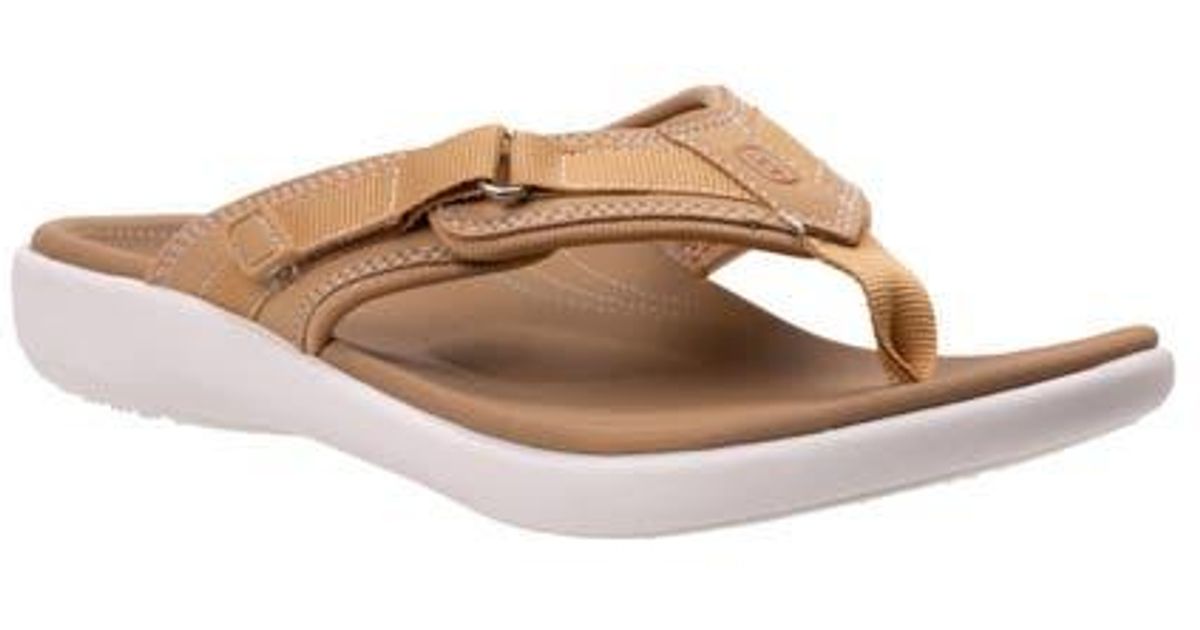 Revitalign Yumi Northfork Flip Flop in Natural | Lyst