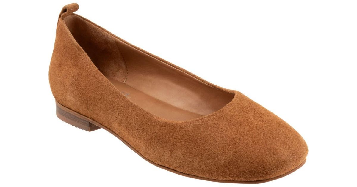 Softwalk Kiris Flat in Brown | Lyst