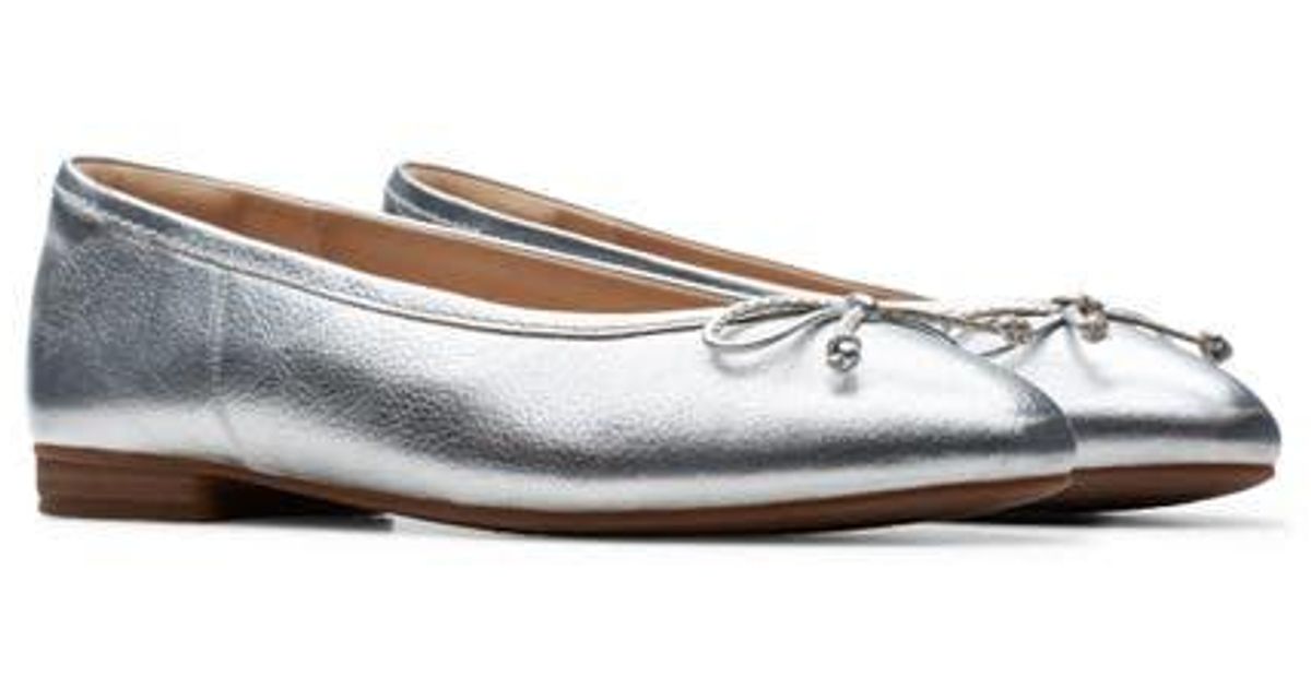 Clarks Fawna Lily Ballet Flat in White | Lyst