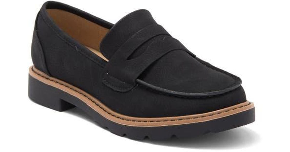 Taryn Rose Penny Loafer in Black | Lyst