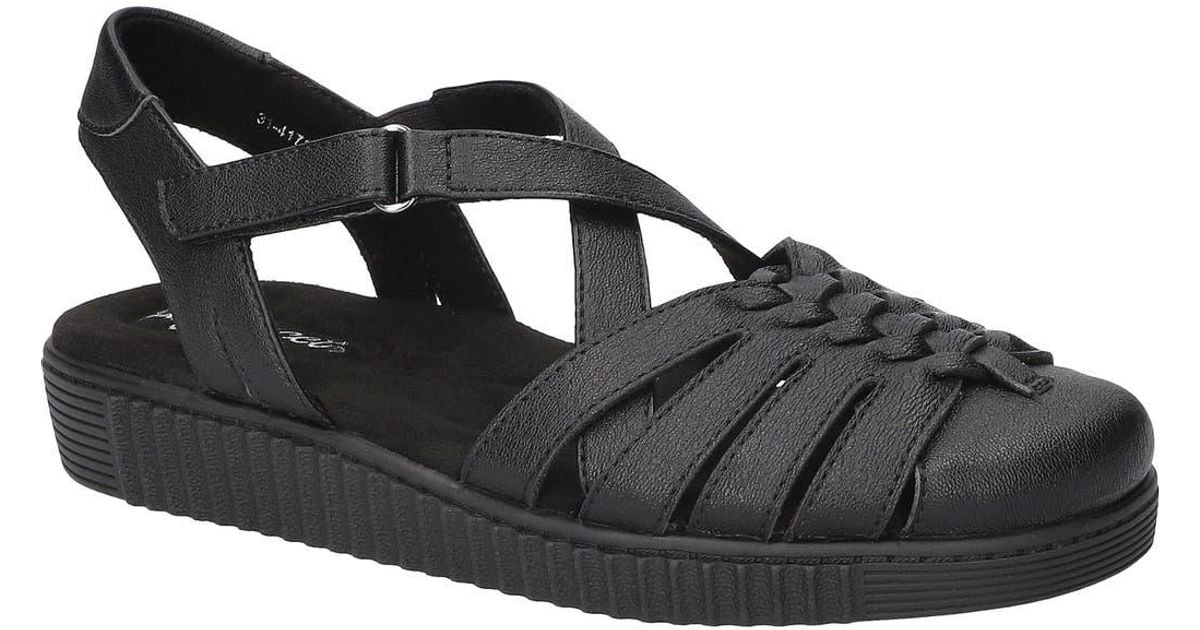 Easy Street Hue Slingback Sandal in Black | Lyst