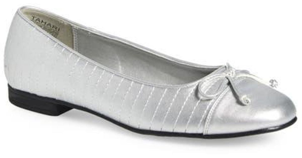 Tahari Villa Quilted Ballet Flat in White | Lyst
