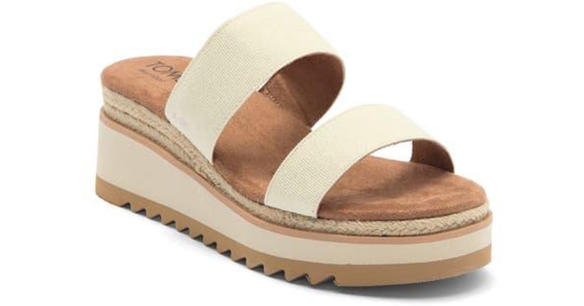 TOMS Lilo Platform Wedge Sandal in Metallic | Lyst