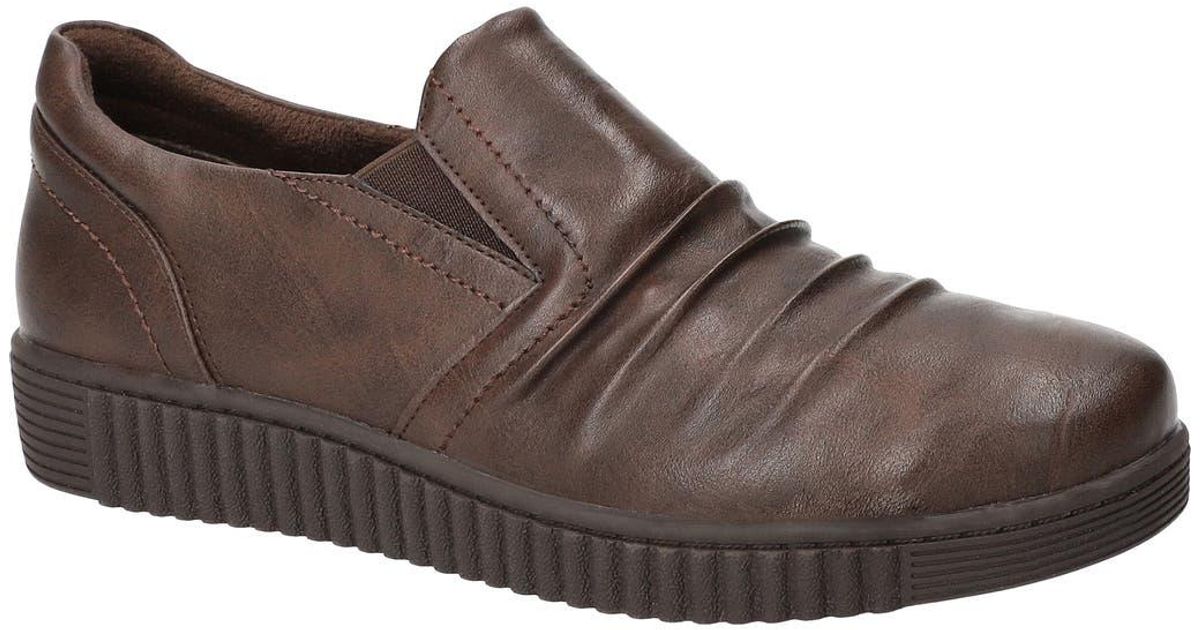 Easy Street Kipper Slip-On Sneaker in Brown | Lyst
