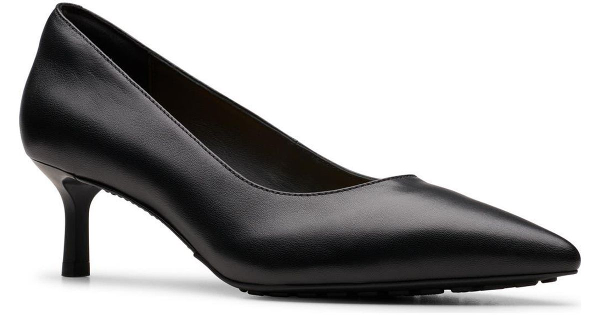Clarks Adela Court Pump in Black | Lyst
