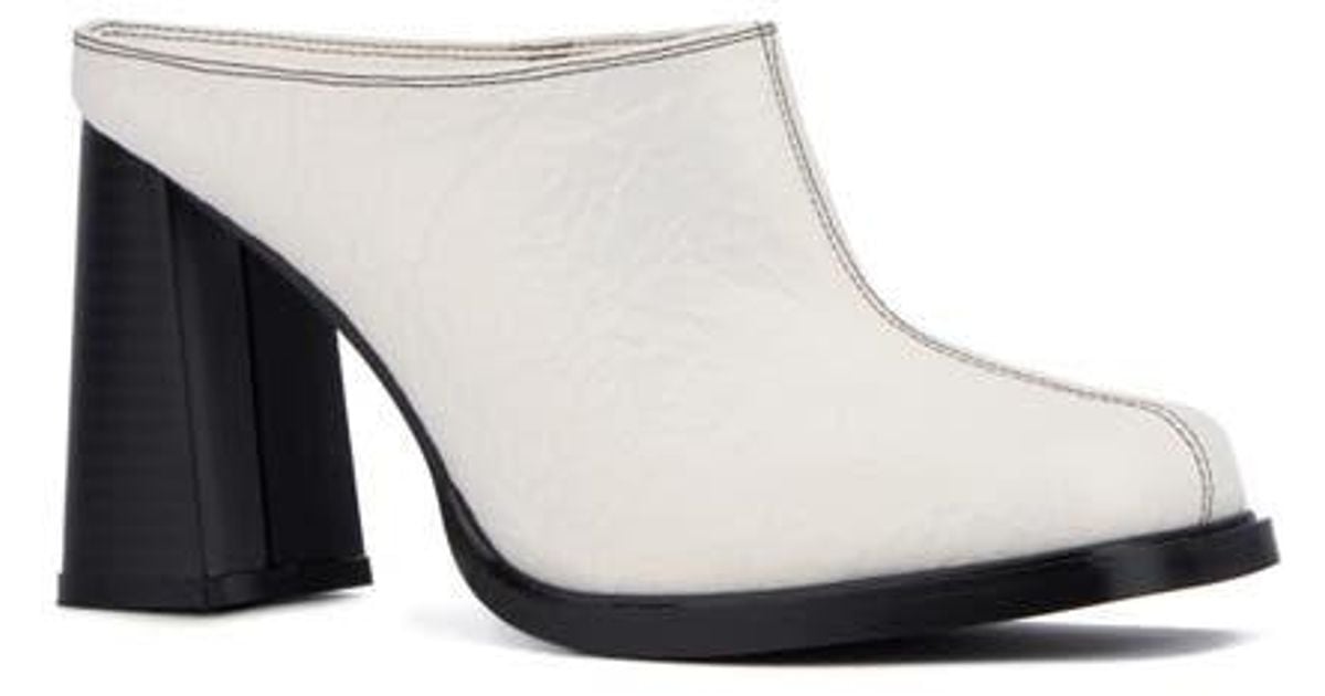Olivia Miller Square Toe Mule in White | Lyst