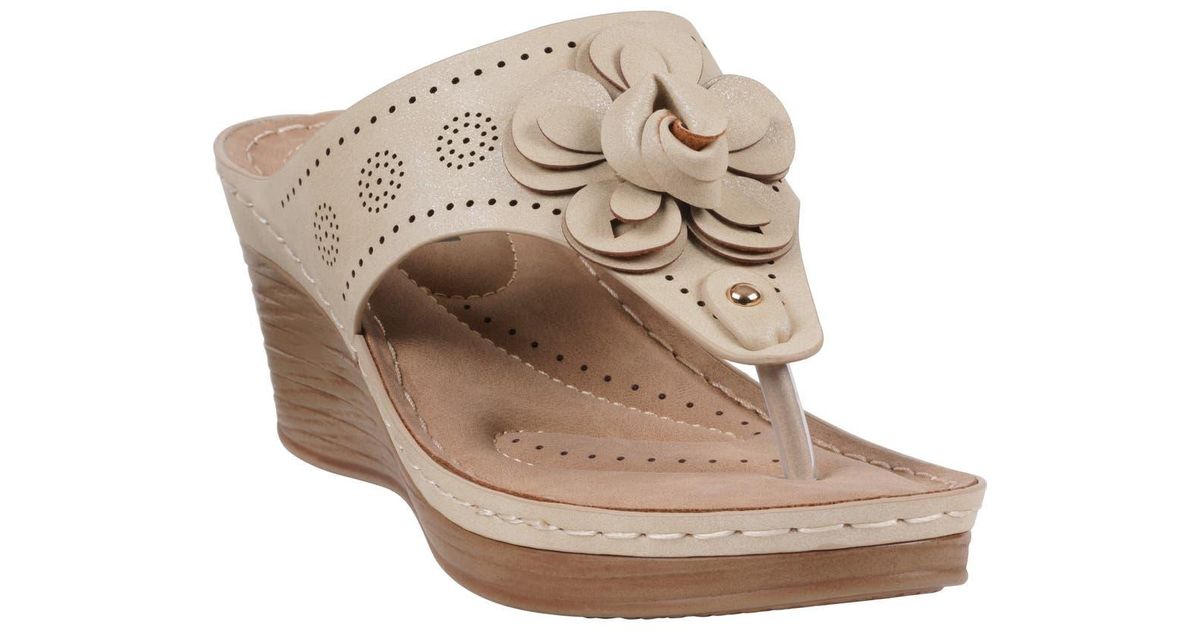 Gc Shoes Willa Flower Wedge Sandal in Brown | Lyst