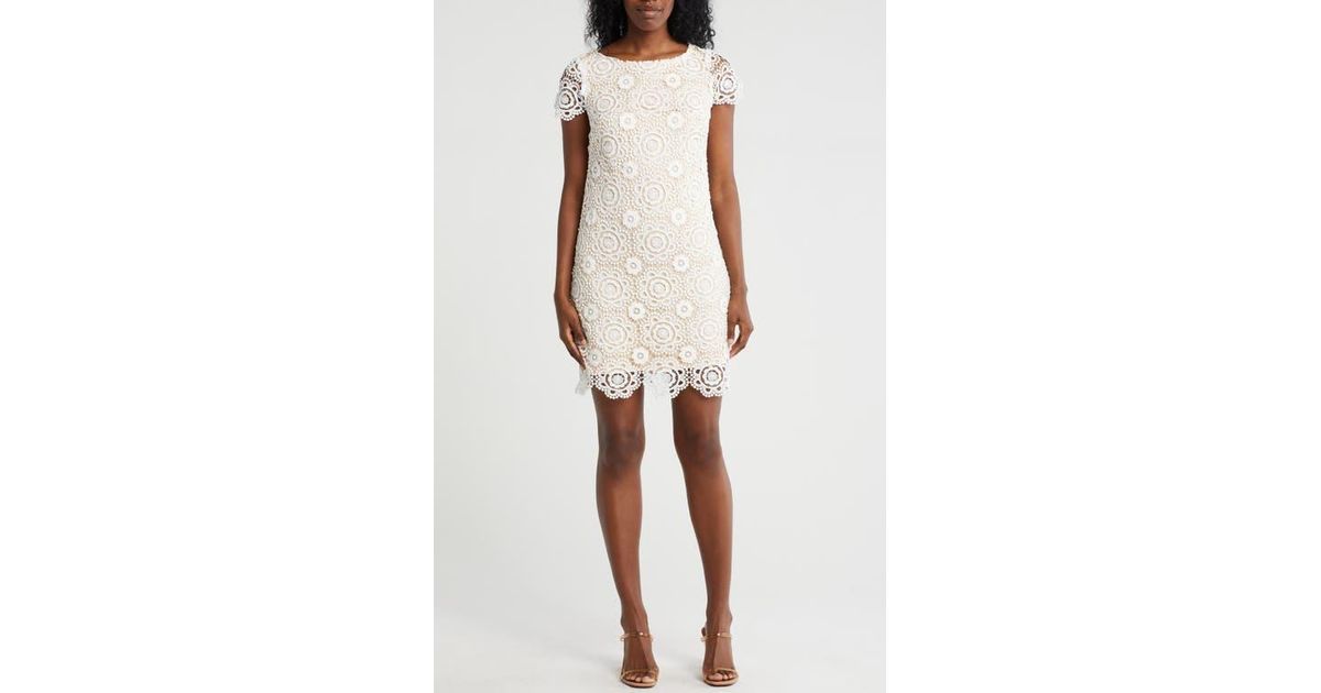 Eliza J Scalloped Lace Body-Con Dress in Natural | Lyst