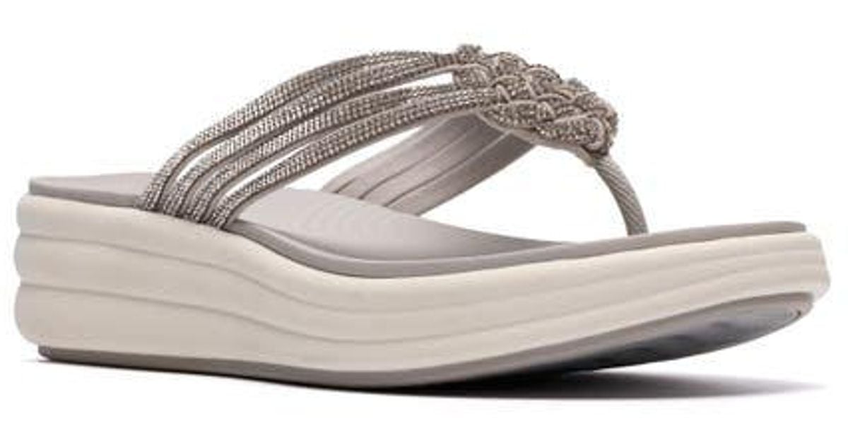 Clarks Drift Gem Wedge Flip Flop in White | Lyst