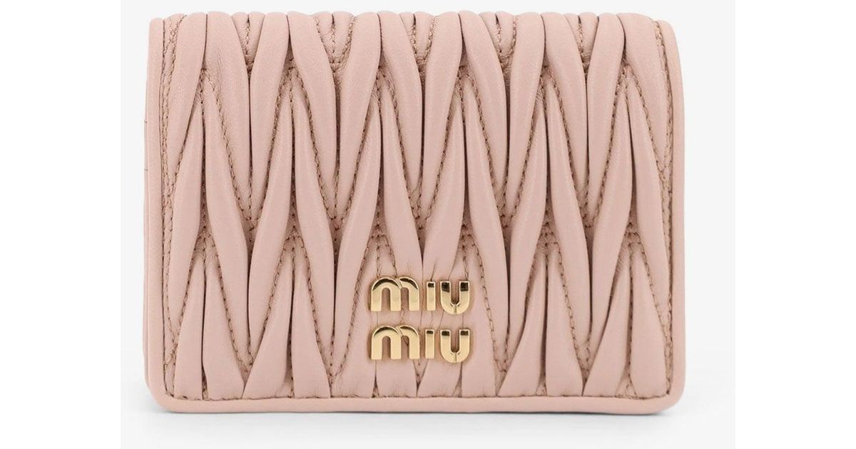 Miu Miu Quilted Leather Wallet With Front Lettering Logo in Pink | Lyst