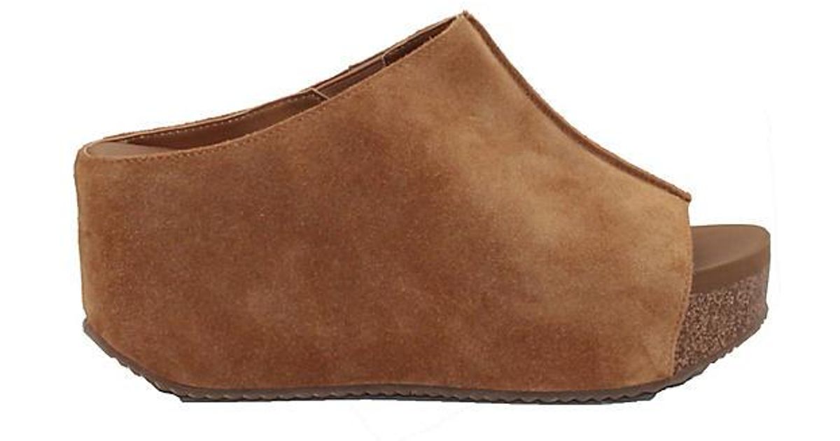 Volatile Carrier Wedge Sandal in Brown | Lyst