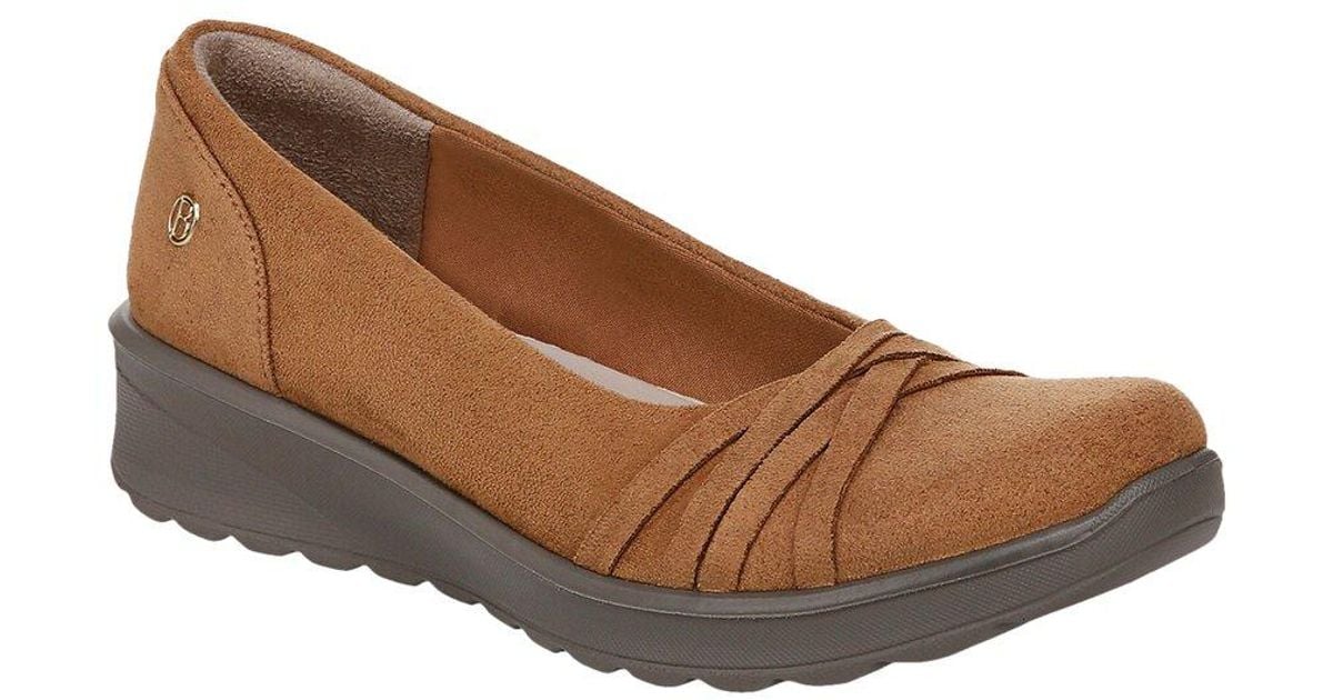 Bzees Goody Flat in Brown | Lyst