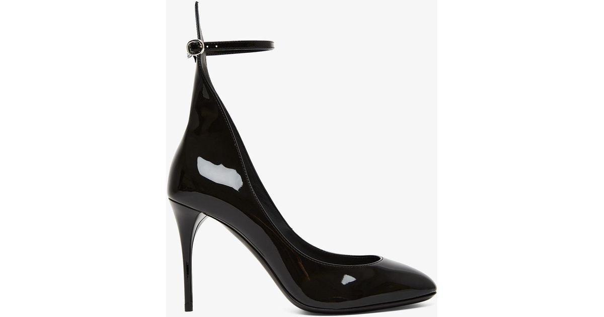 Alaïa Pumps 90 Black Patent Pumps | Lyst