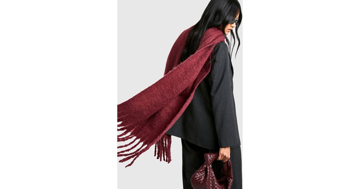 Boohoo Chunky Oversized Fringe Scarf in Red | Lyst UK