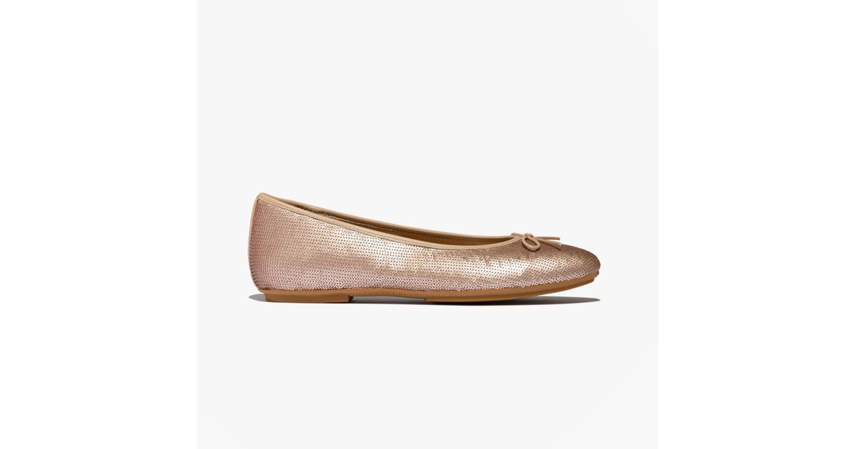 Fitflop Delicato Bow Sequin Ballet Classic Leather in Natural | Lyst UK