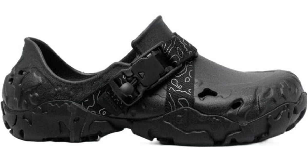 Crocs™ Mtn Logo Slippers in Black for Men | Lyst